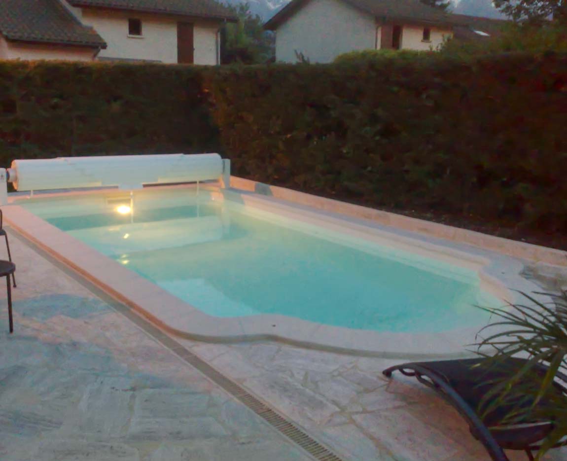Piscine à coque construite à Crolles, autour de Grenoble
